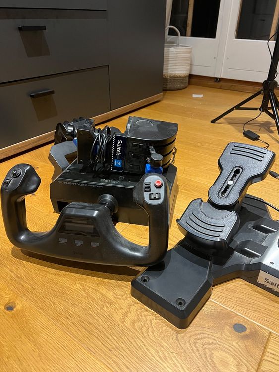 Saitek Pro Flight Yoke System et palonnier -Simulation (Gebraucht) in ...