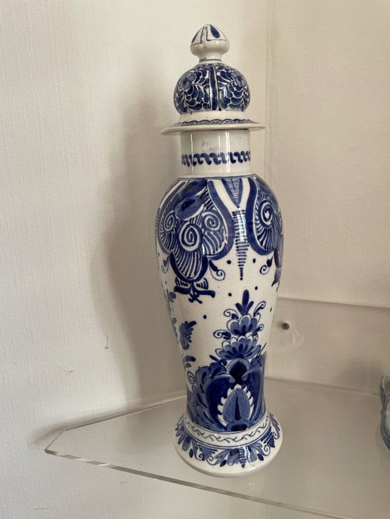 2 Antike Delfter Blau Weiss Porzellan Vasen mit Deckel | Kaufen auf Ricardo