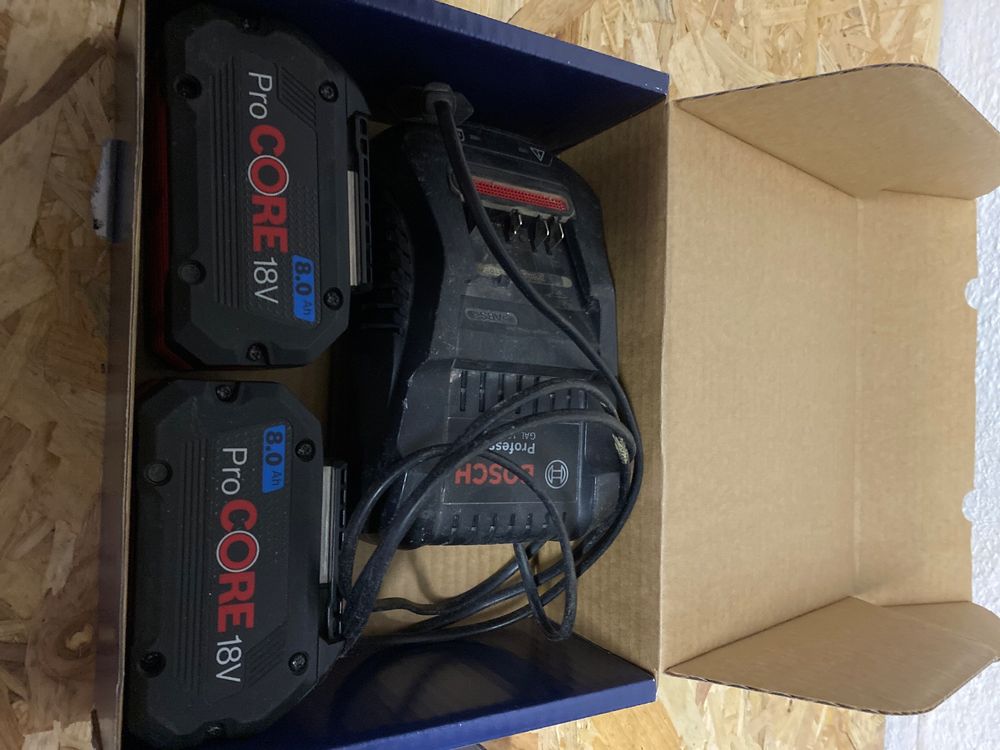 BOSCH 18V PRO CORE AKKU UND LADEGERÄT DEFEKT!!!!!! (Defekt) in Uznach ...