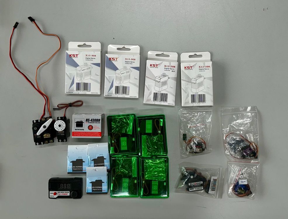 Mehrere servos (Gebraucht) in S. Antonino für CHF 150 – mit Lieferung ...