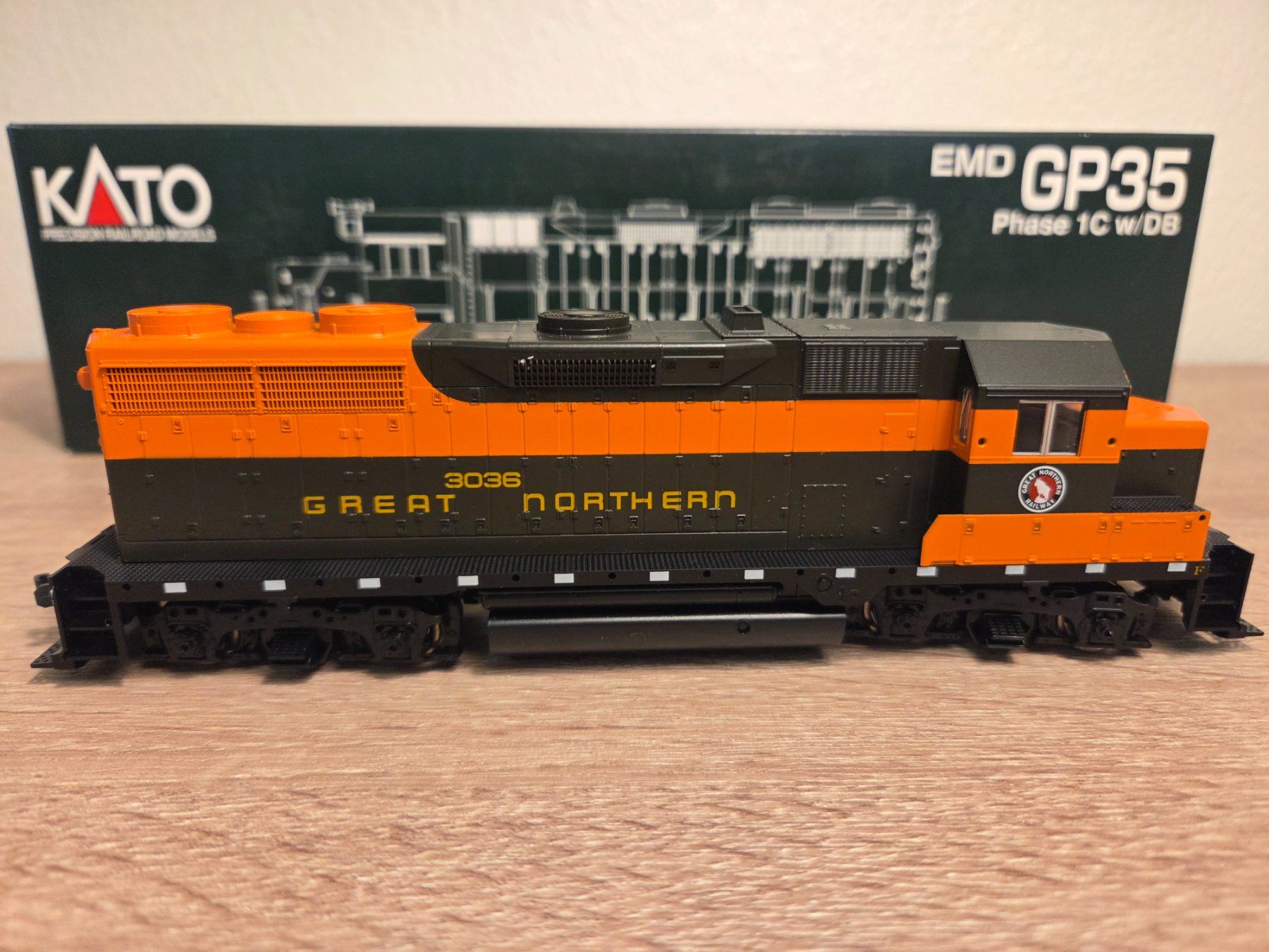 Kato 37-3003 Diesellok EMD Great Northern H0 (Neuf avec emballage d ...