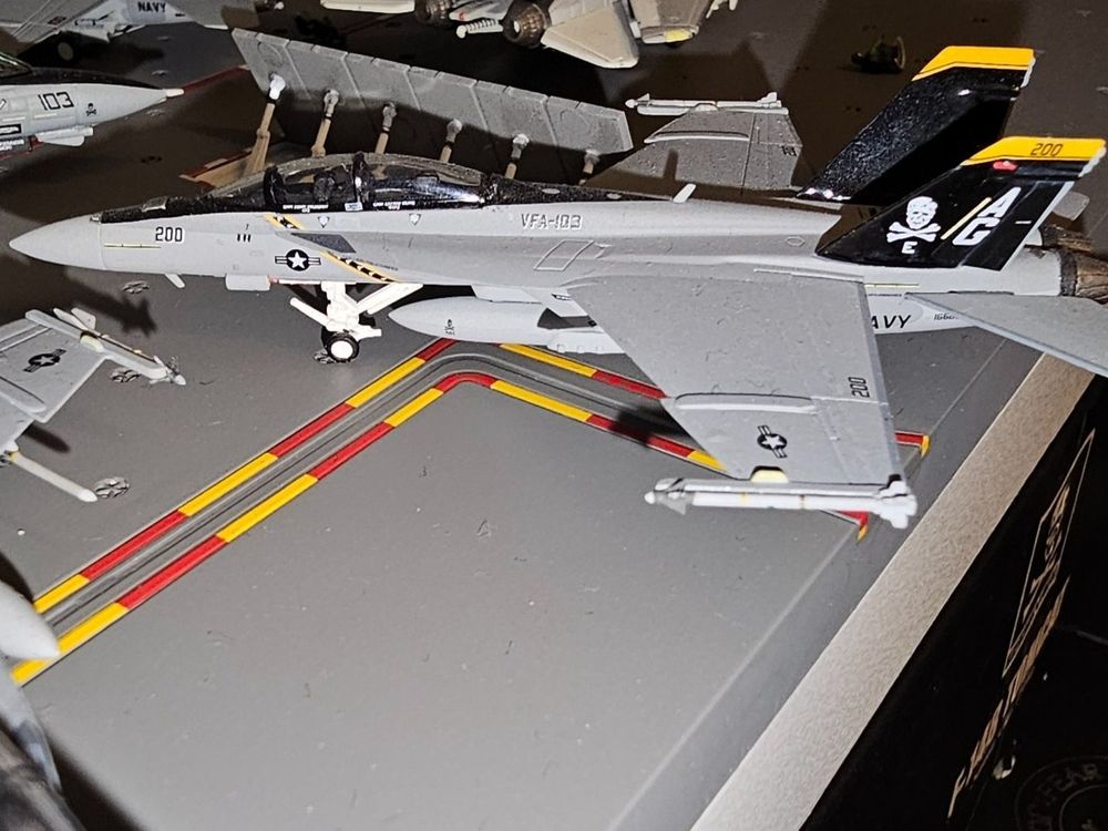 F/A-18 F Super Hornet Jolly Rogers 1:200 Hogan Wings | Kaufen auf Ricardo