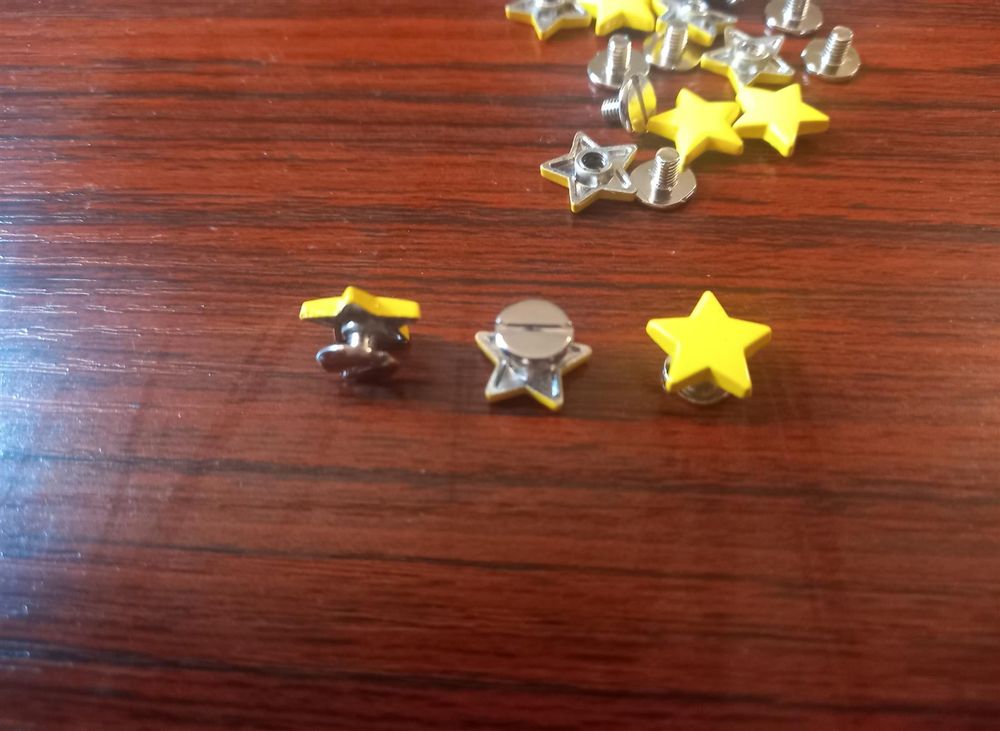 50x gelben Punkstern Nieten / Rivet étoile | Kaufen auf Ricardo