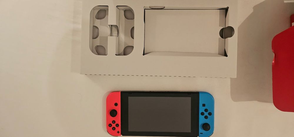 Nintendo switch V2 (with box) (Gebraucht) in für CHF 130 – nur Abholung ...