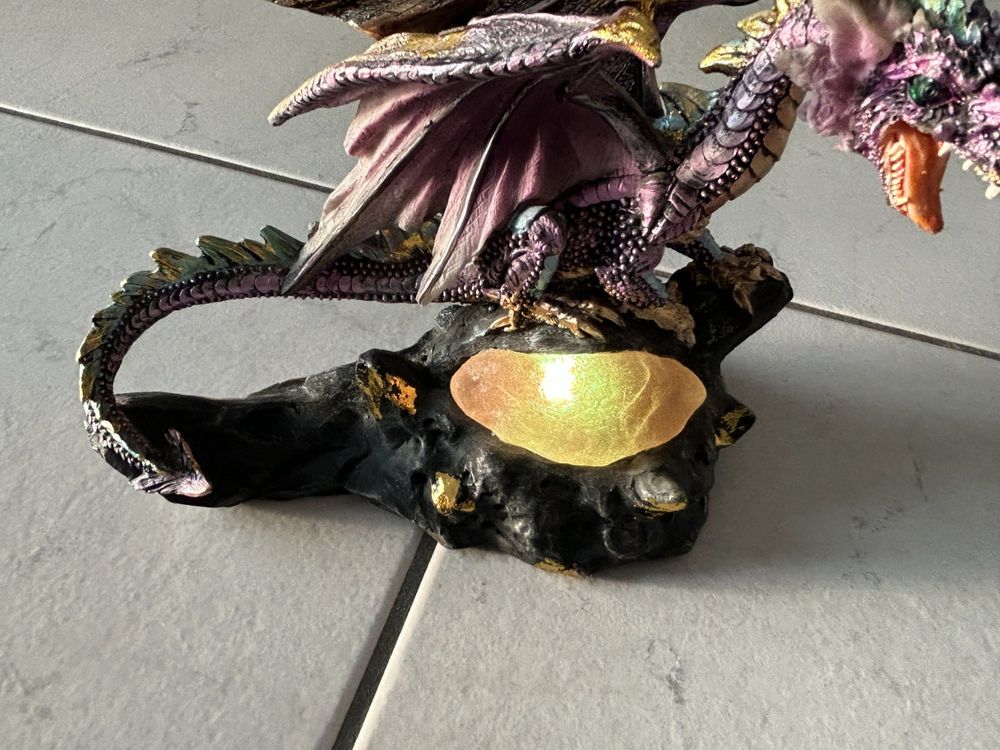 Drachenfigur,der Stein ist beleuchtet und wechselt die Farbe (Gebraucht ...