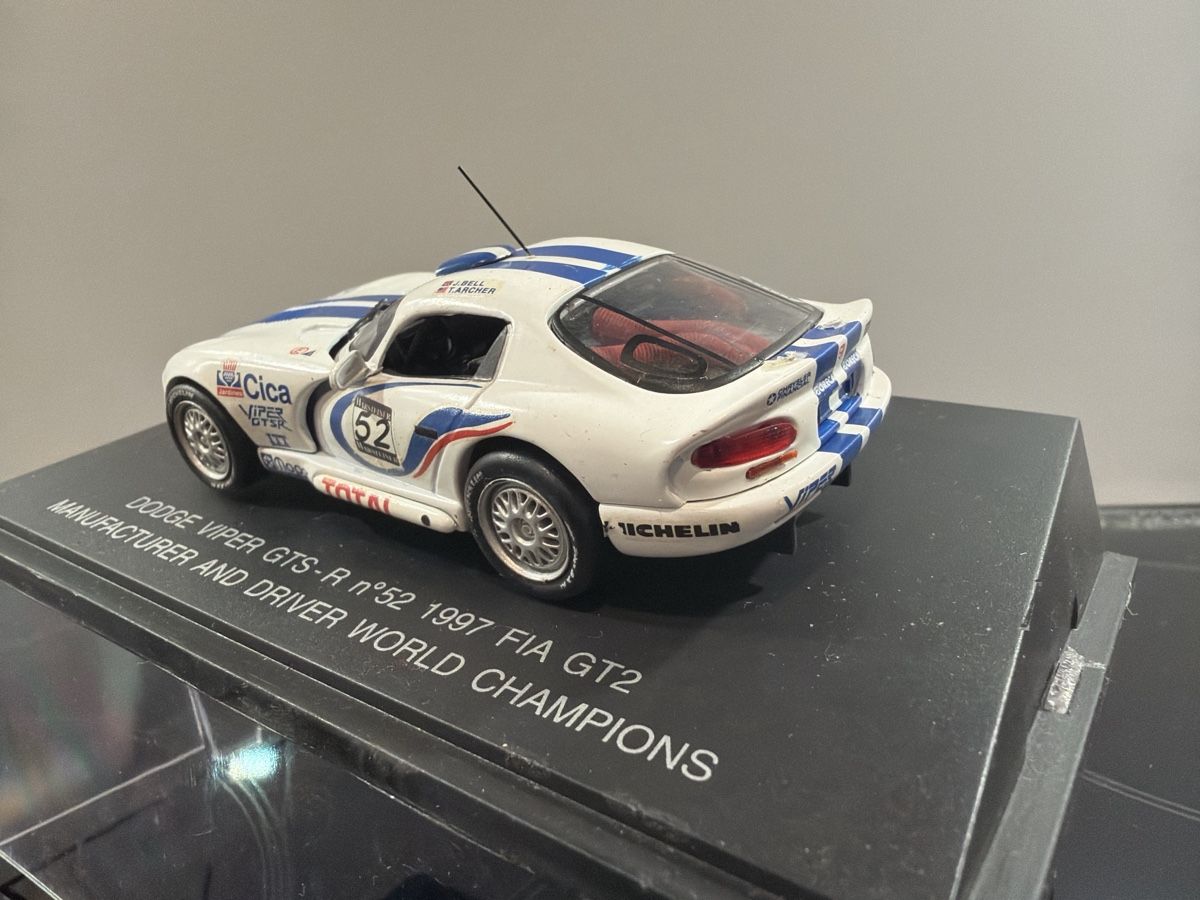 Dodge Viper GTS-R - 1/43 - Universal Hobbies (Defekt) in Wolfwil für ...