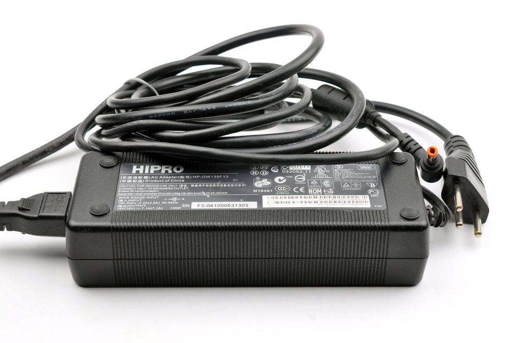 HIPRO Netzadapter Netzteil 19 V 7,1 A 135 W (Gebraucht) in Wittenbach ...