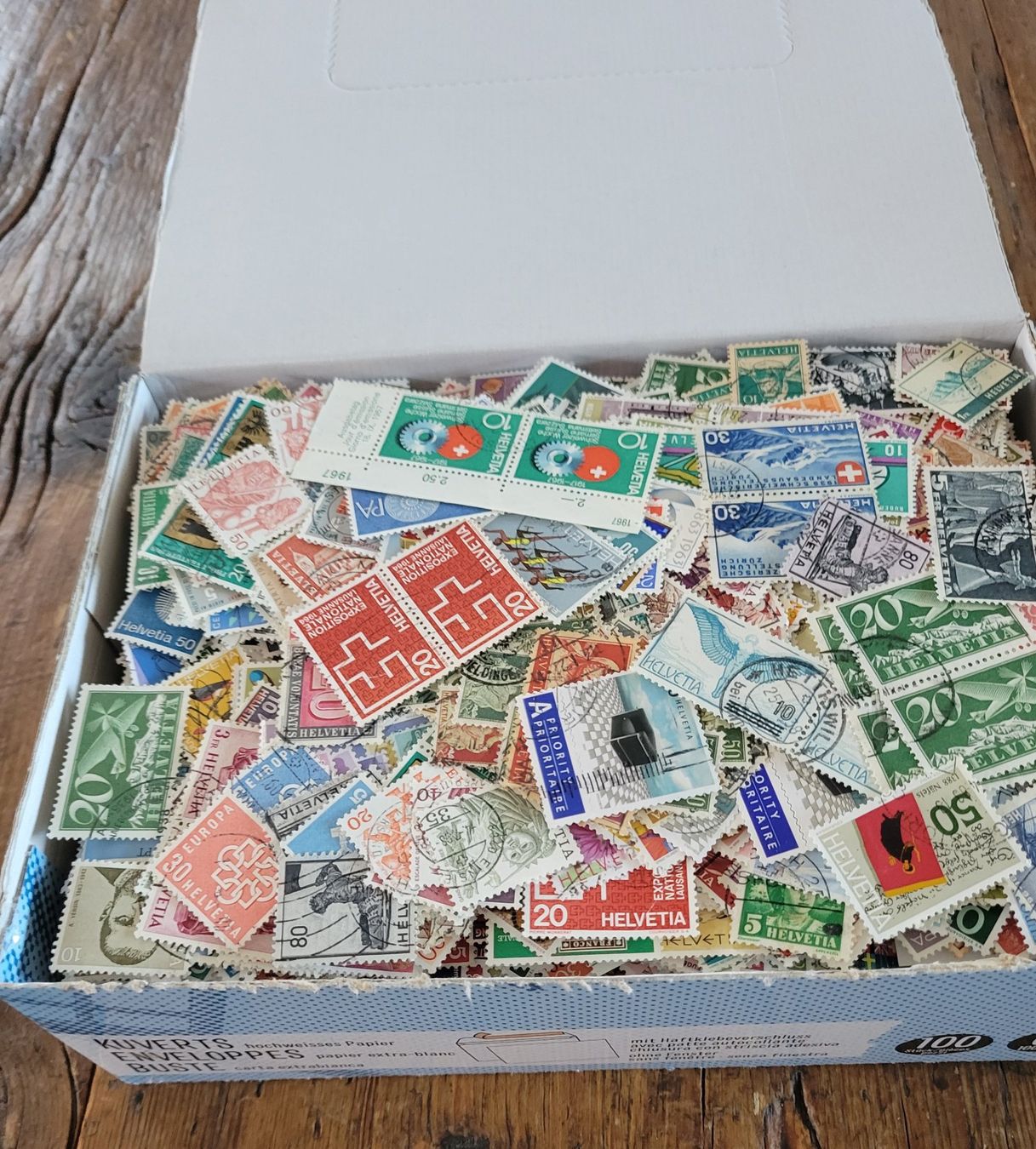Wunderkiste mit 1 kg papierfreien Briefmarken SCHWEIZ (Gebraucht) in ...