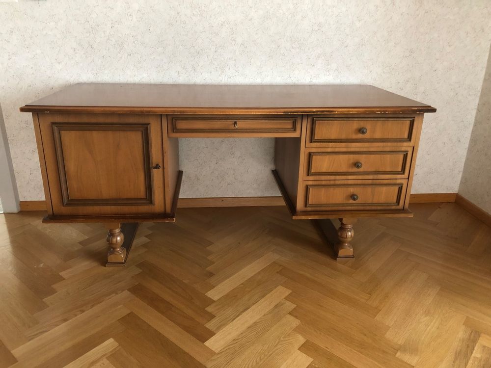 Bureau en bois (Gebraucht) in Corminboeuf für CHF 20 – nur Abholung auf ...