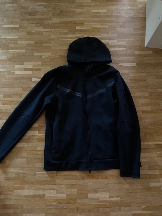 Nike Tech Hoodie/Jacke (Gebraucht) in Ossingen für CHF 55 – mit ...