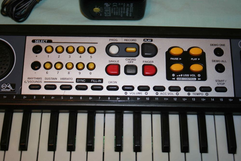 Kleines Keyboard, Orgel. Bontempi 4900. (Gebraucht) in Cadenazzo für ...