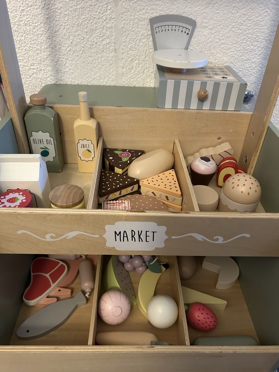 Kids Wooden Market Stall & Shopping Cart — Fun Set! (Gebraucht) in ...