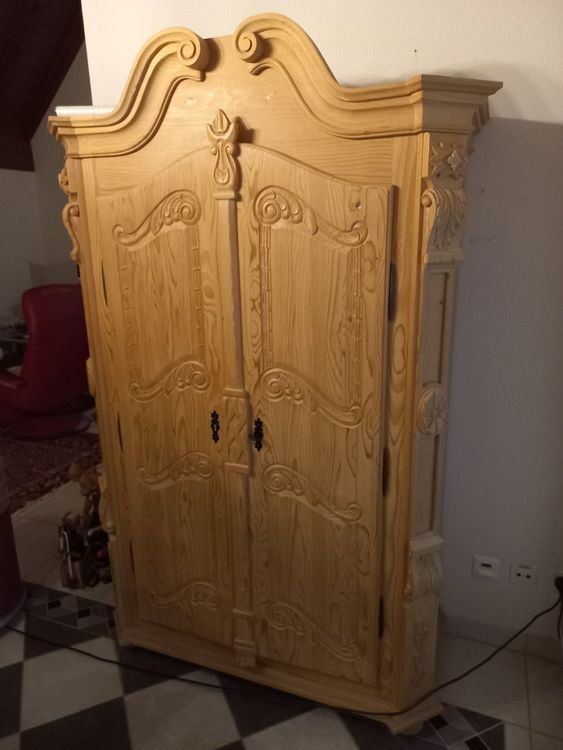Massiver Schrank, Holz, hell, dekorativ, Vintage Look (Gebraucht) in ...