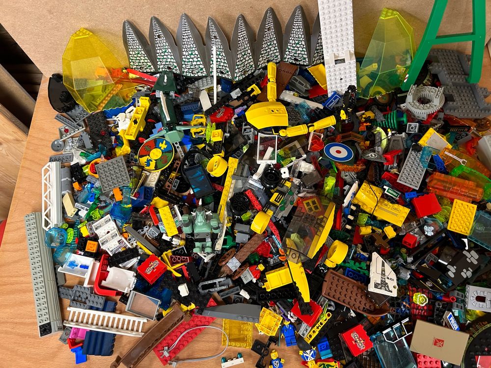 Lego Sammlung Kilo mix mit Figuren | Kaufen auf Ricardo