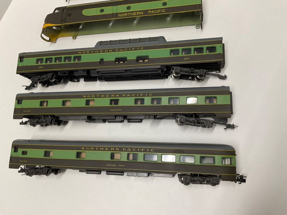 Northern Pacific Zug Set, Spur HO, Rivarossi stark Bespielt (Defekt) in ...