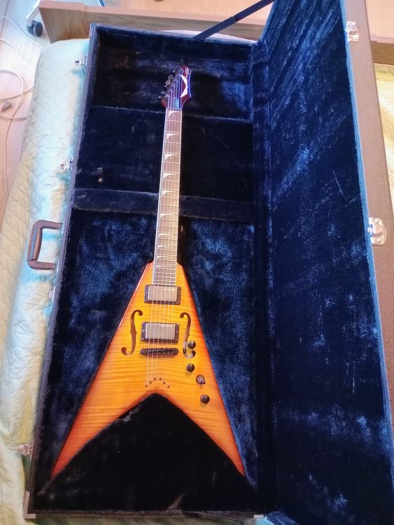Dean Dave Mustaine VMNT Stradi Sunburst (inkl. Hardcase) (Gebraucht) in ...