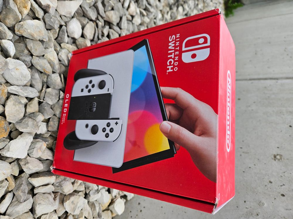 Nintendo Switch Oled + Pro Controller (Gebraucht) in für CHF 210 – nur Abholung auf Ricardo kaufen