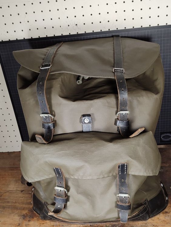 Wunderschöner alter Armee Rucksack | Kaufen auf Ricardo