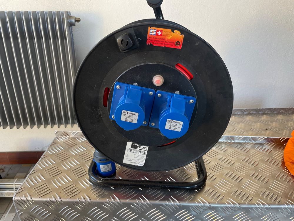 Camping Kabelrolle CEE 25 Meter mit Thermoschutz 230V 16A (Gebraucht) in Safenwil für CHF 80 ...