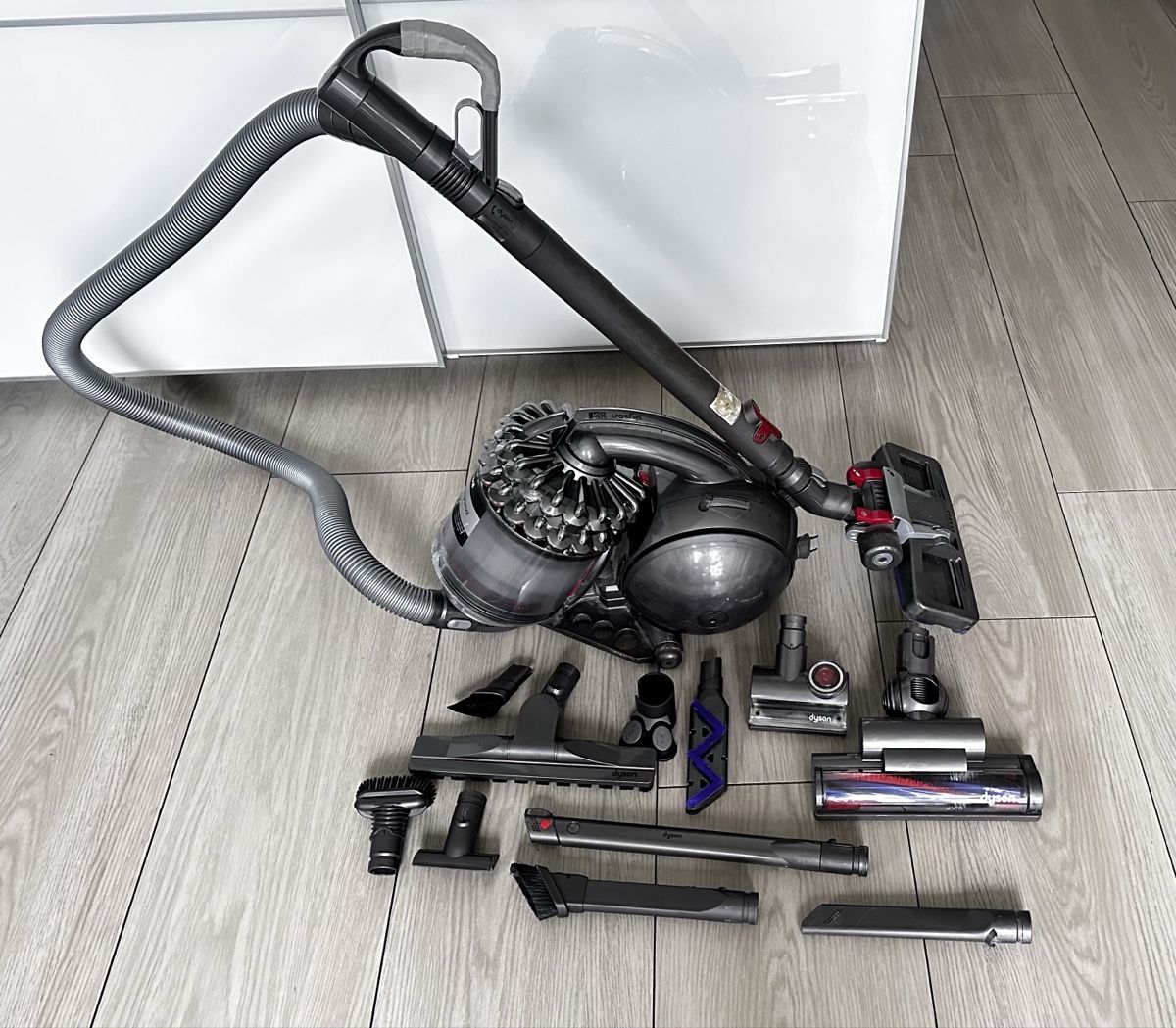 Dyson DC52 animal Total Staubsauger mit viel Zubehör (Gebraucht) in ...