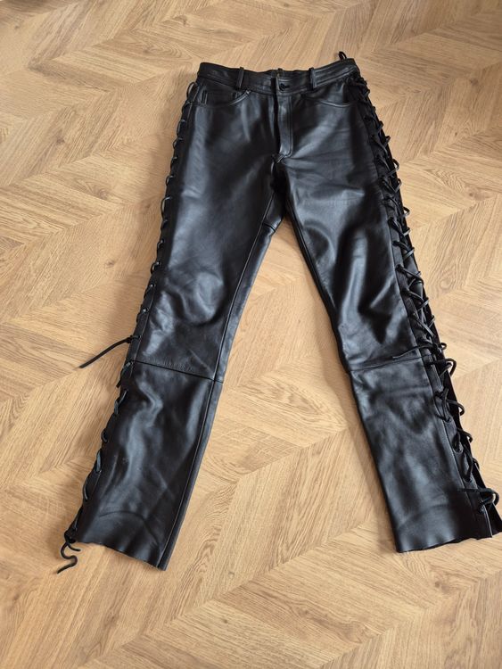 Stilvolle Lederhose Mit Schnurung Bild