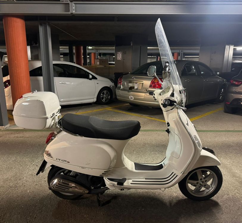 weisse Vespa 125ccm mit Topcase (Gebraucht) in Würenlingen für CHF 1150 – nur Abholung auf ...