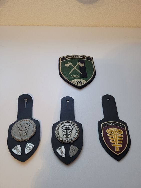 Armee Abzeichen (Gebraucht) in Diepoldsau für CHF 20 – mit Lieferung ...