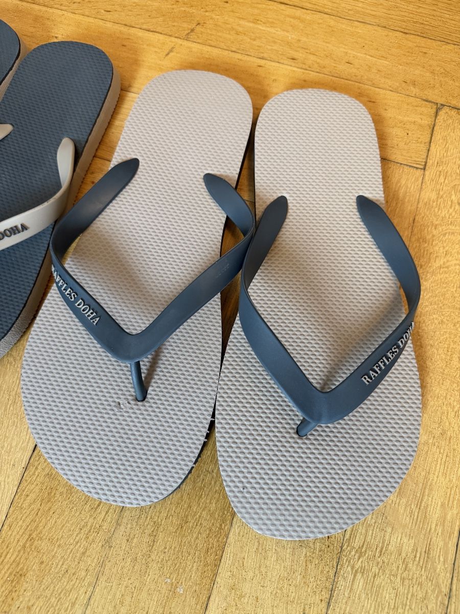 Tongs d'été Raffles Hotel Doha, pointure unique homme - neuf (Neuf ...