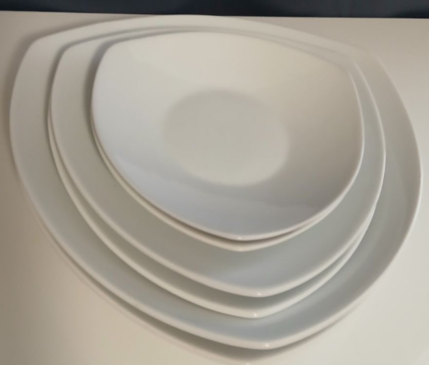 Set 6er dreieckige, elegante, designer Servierteller. NEU (Neu und ...