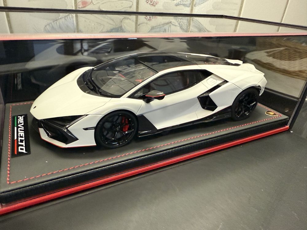 Lamborghini Revuelto 1/18 Bianco Siderale with Red Accents (Neu und ...