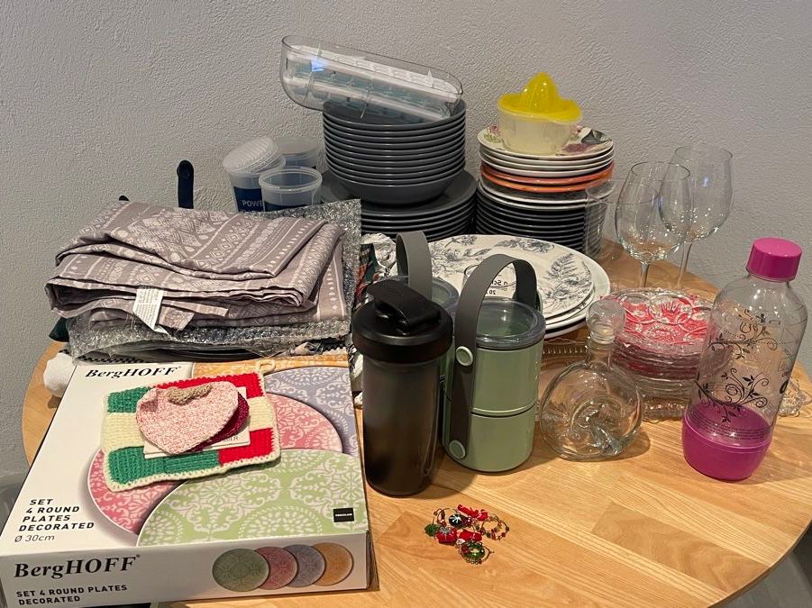 Komplettes Geschirr-Set für 11 Personen, und vieles mehr (Gebraucht) in ...
