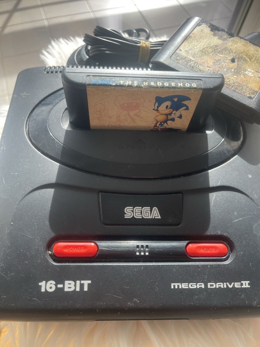 Sega mega drive 2 avec deux jeux inclus sonic (Gebraucht) in Genève für ...