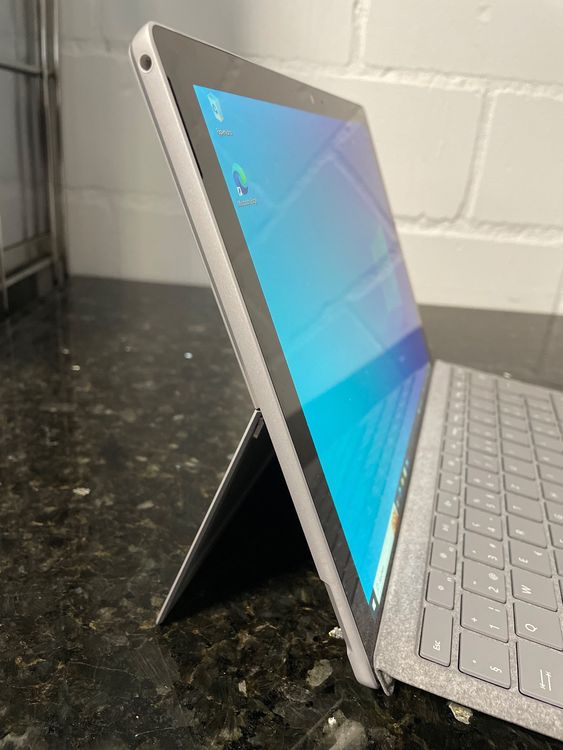 Microsoft Surface Pro 1796, i7-7660U, 8GB, 256GB, inkl Dock (Gebraucht ...