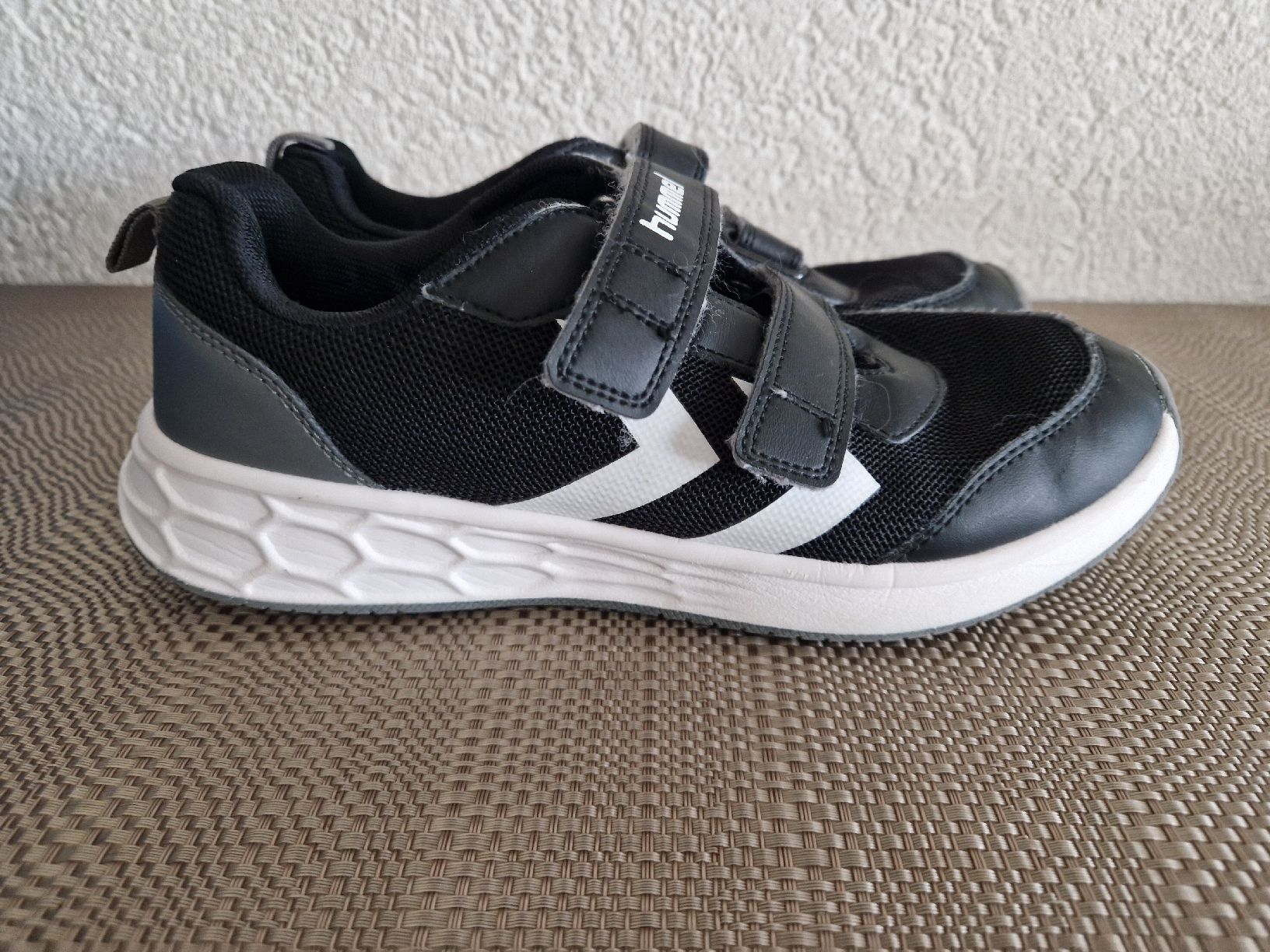 Hallenturnschuh Hummel💙 Gr38 (Gebraucht) in Rupperswil für CHF 5 – mit ...