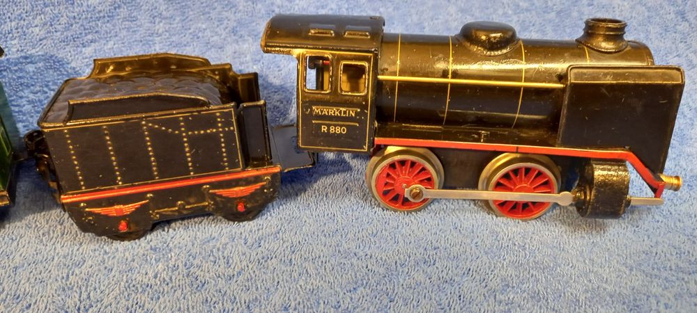 Super schöner Zug Uhrwerkloki Märklin R 880 und 3 Wagen (Gebraucht) in ...