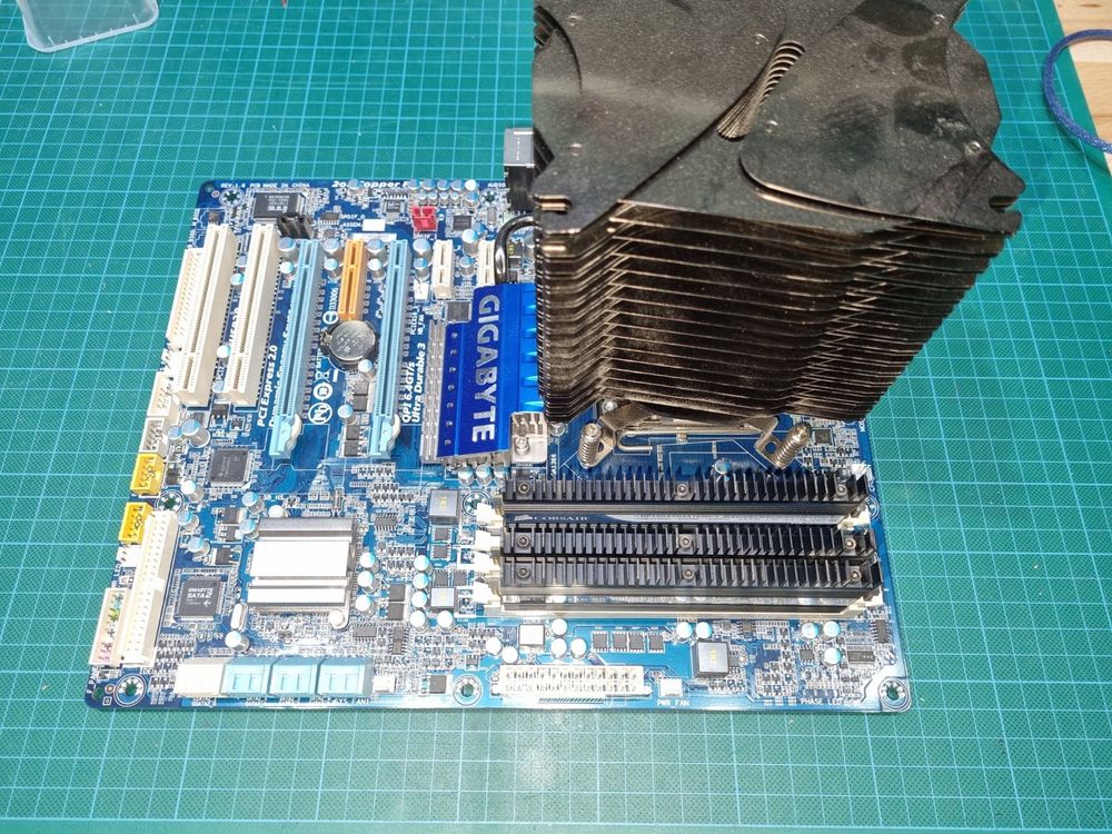 Gigabyte GA-EX58-UD3R, Intel 920 CPU, 12GB RAM, CPU-Kühler (Gebraucht) in Zufikon für CHF 10 ...