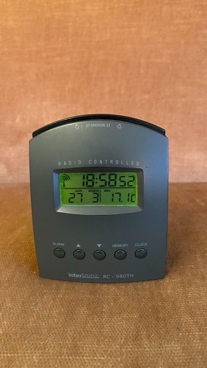 INTERTRONIC Funkgesteuerter Wecker (Schwarz) | Kaufen auf Ricardo
