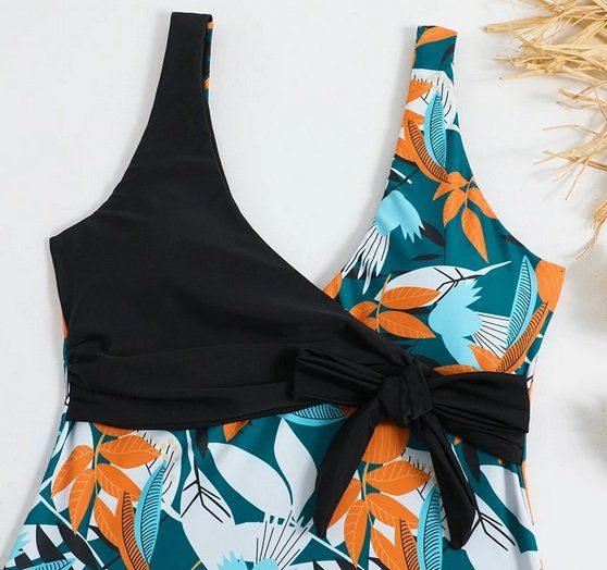 Badeanzug Tropical Schleife 2025 - S M L XL (Neu und originalverpackt) in Bremblens für CHF 28 ...