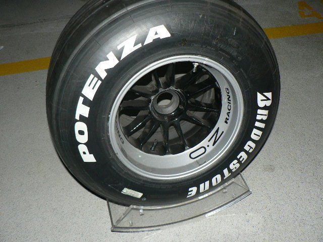 Formel 1 Rad Bridgestone Sauber Front mit OZ Felge neu (Neu (gemäss ...
