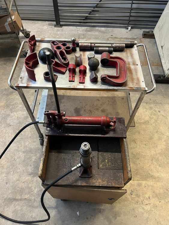 Verrin hydraulique avec accessoires (Gebraucht) in Satigny für CHF 150 ...