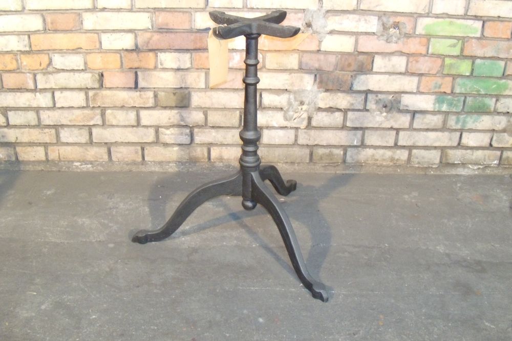 Tischfuss Guss Höhe 69cm Kreisdurchmesser 74cm 3 Bein | Kaufen auf Ricardo