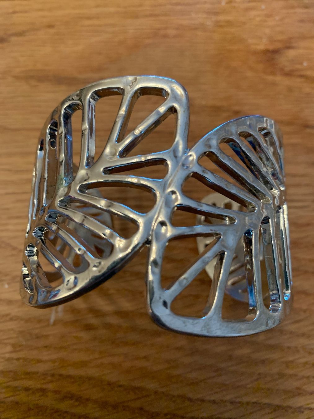 Joli bracelet large argenté neuf (D'occasion) à MEYRIN pour CHF 8 ...