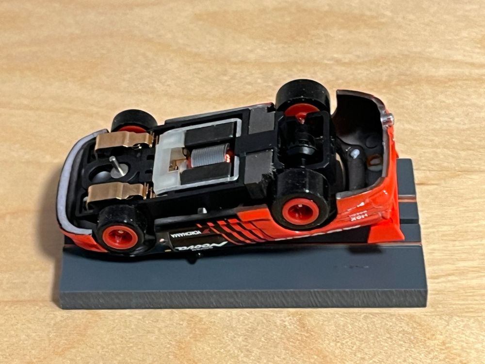 Auto World Nissan GTR rot/schwarz ADVAN neu auf BDR Chassis (Neu ...