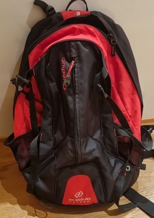 30L Quechua Hiking Backpack - Black and Red (Gebraucht) in Zürich für ...