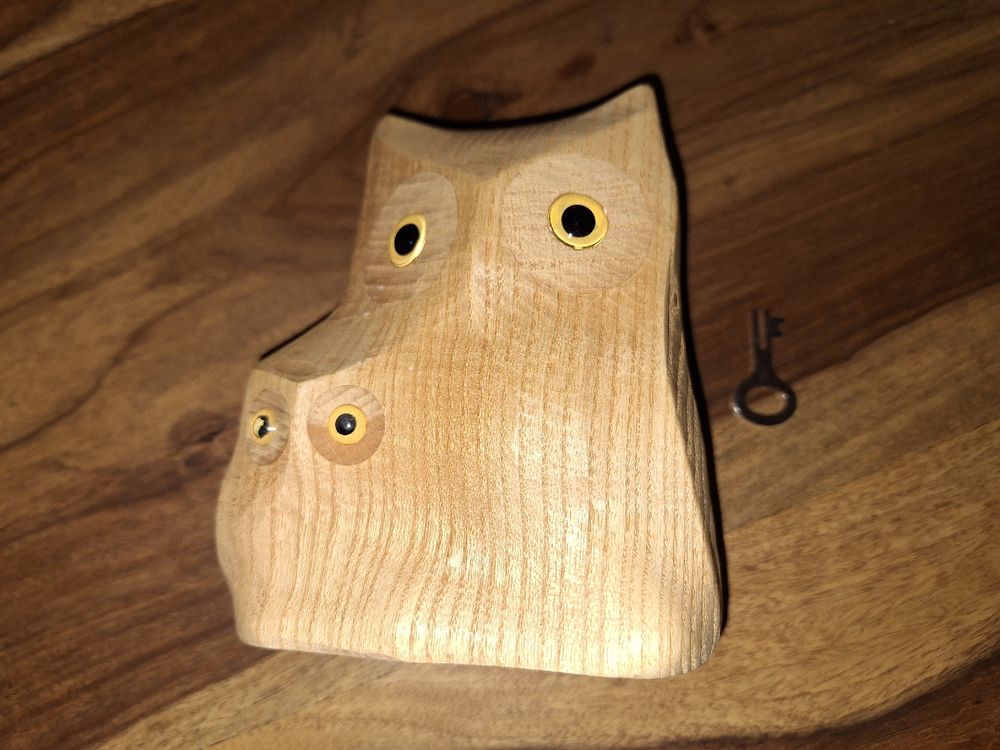 UBS Spardose brienzer Holz-Eule mit Schlüssel (Gebraucht) in Oberrieden für CHF 35 – mit ...