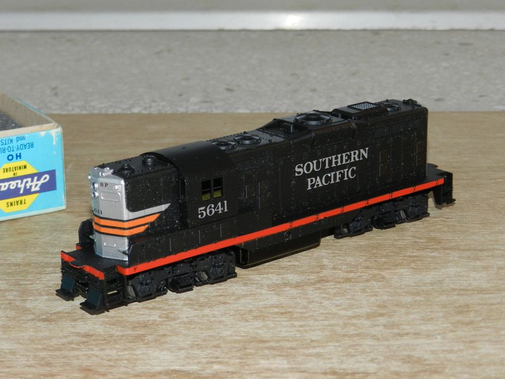 Athearn H0 GL Diesellok der SP, GP-9 (Neu und originalverpackt) in Jona für CHF 29 – mit ...
