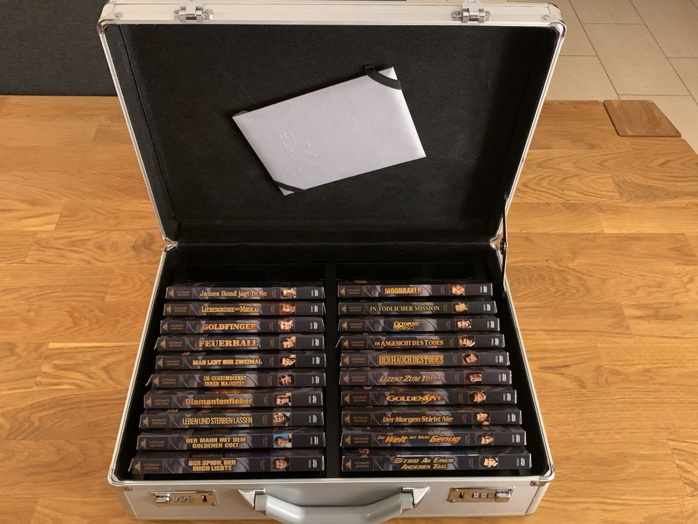 James Bond Alu-Koffer mit 20 Bond DVD Filmen und Zubehör | Kaufen auf ...