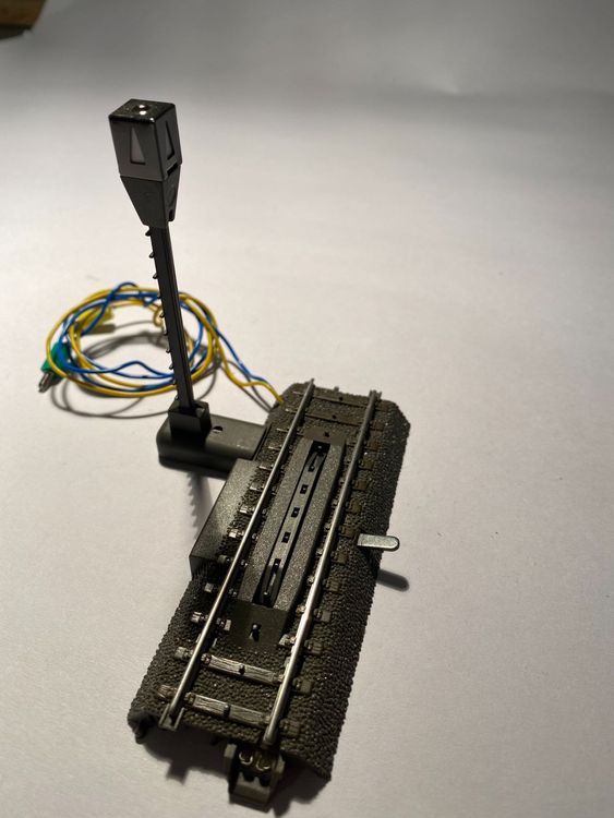 Märklin C-Gleis Entkupplungsgleis 24997 und Lichtmast 74997 | Kaufen ...