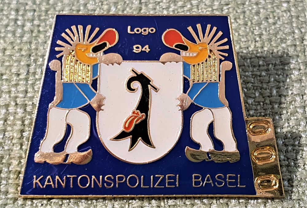 P166 - Pin Logo 1994 Kantonspolizei Basel Nr. 000 (Gebraucht) in Reinach BL für CHF 2 – mit ...