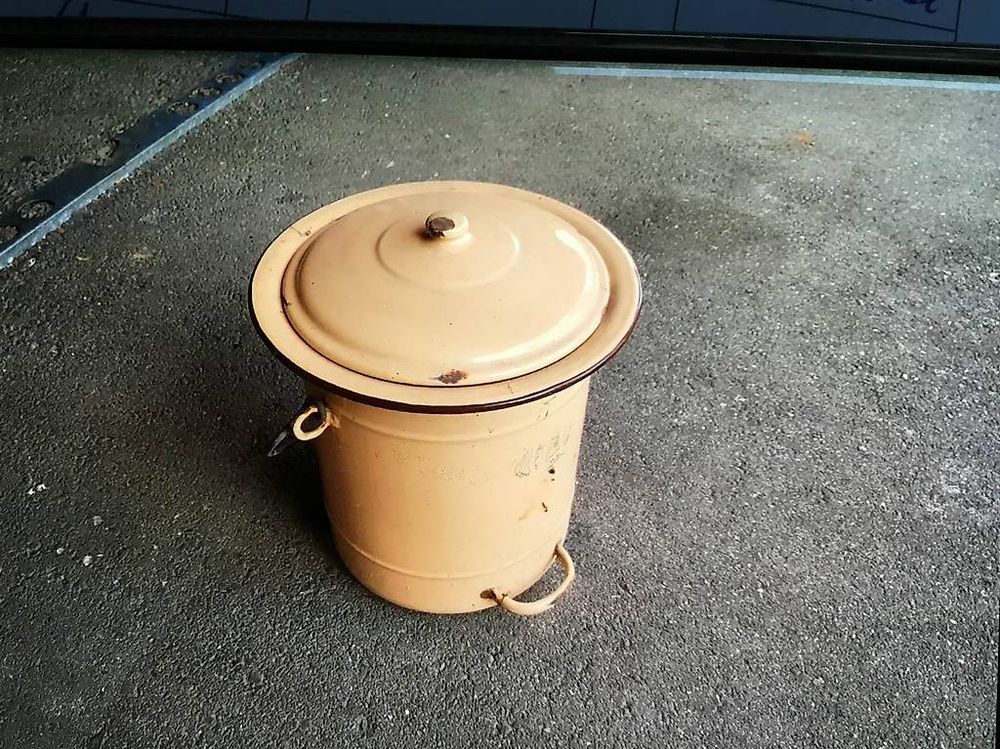 Ancien bidon en métal émaillé (Gebraucht) in Corsier sur vevey für CHF ...